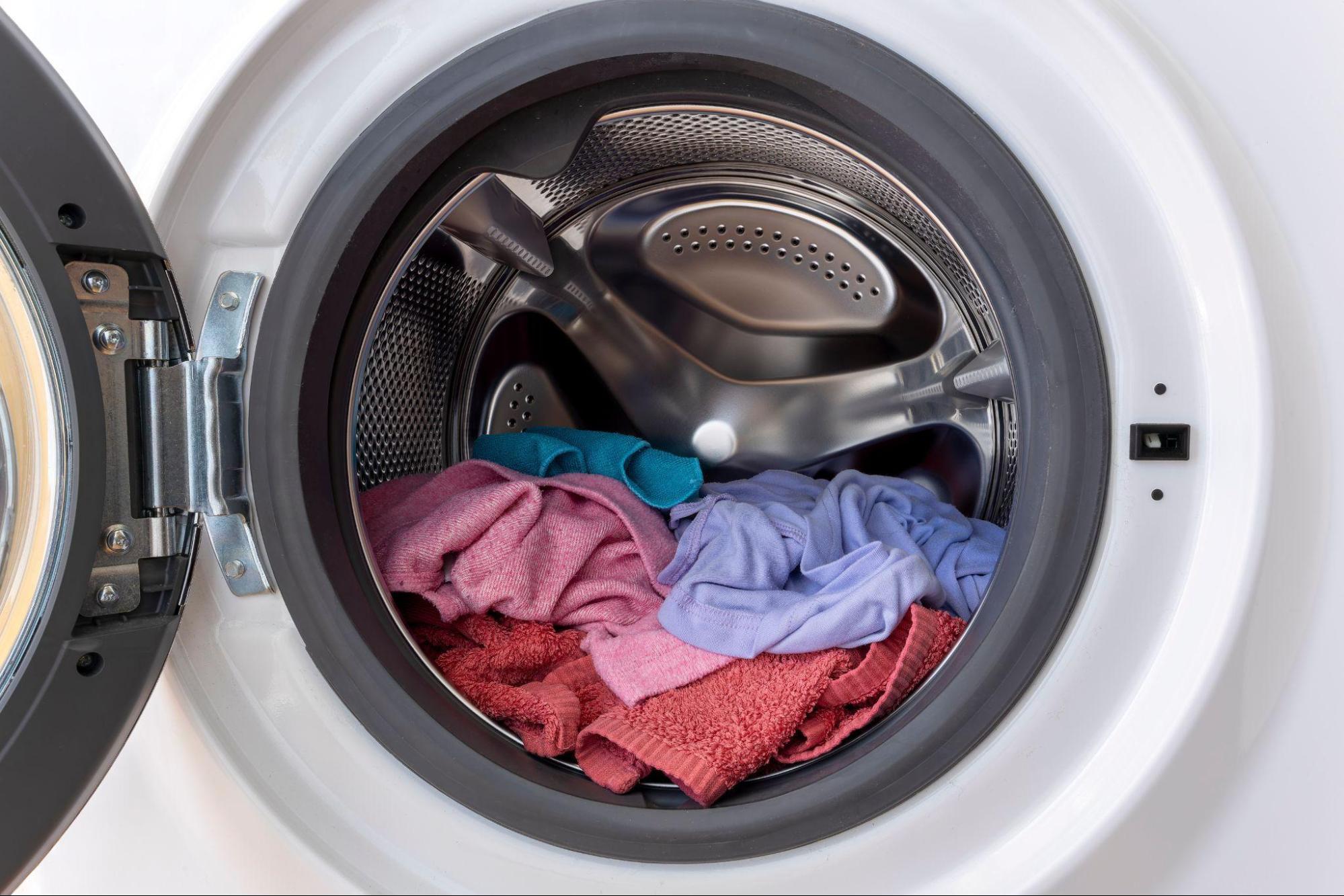 How Much Clothing Can I Put in the Washing Machine? | Washing from A to ...
